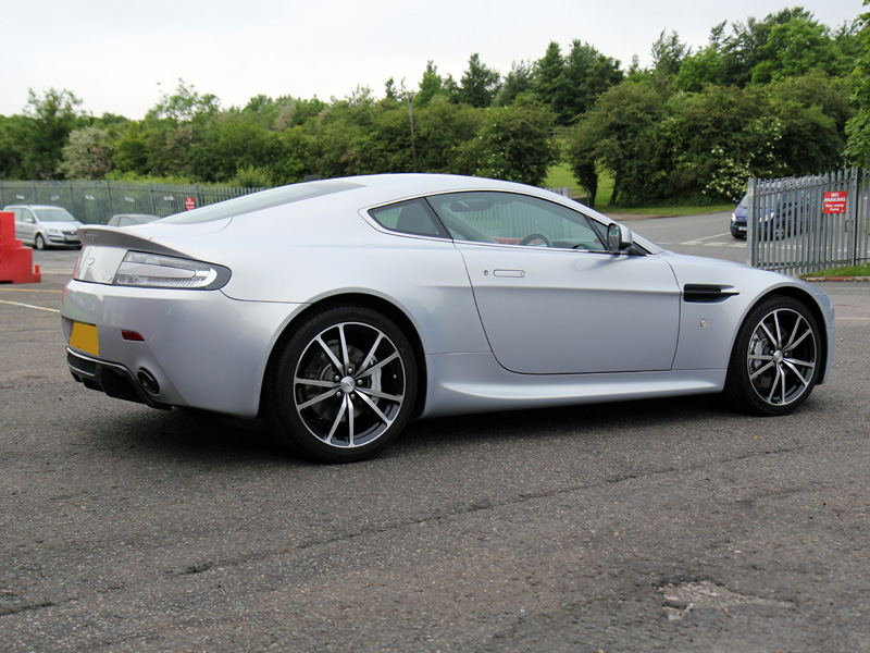 Aston Martin Amv10