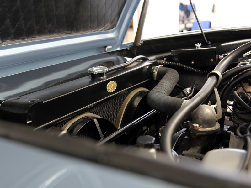 Jensen Interceptor Engine